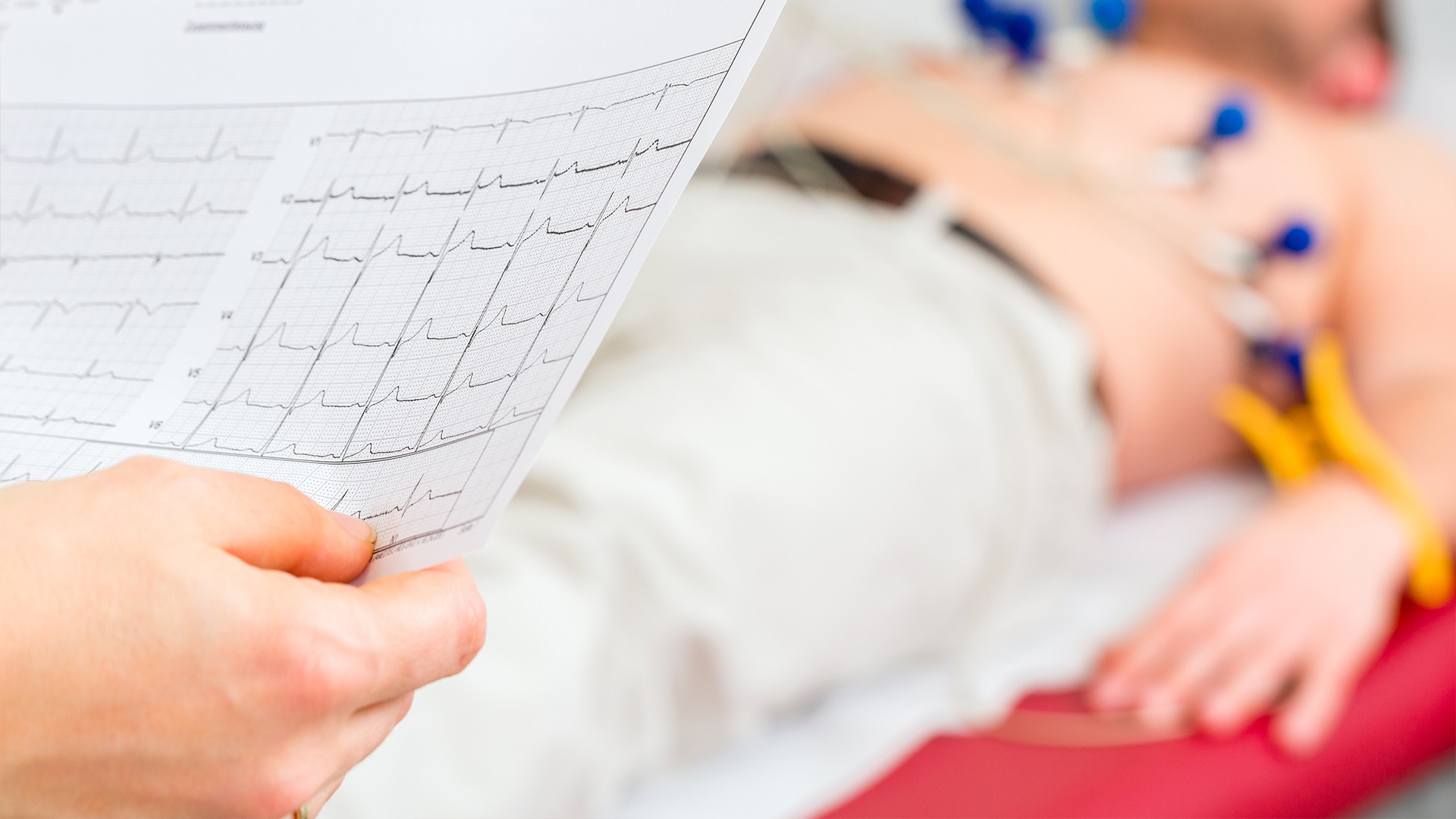 ECG in Emergency . A stepwise Approach.